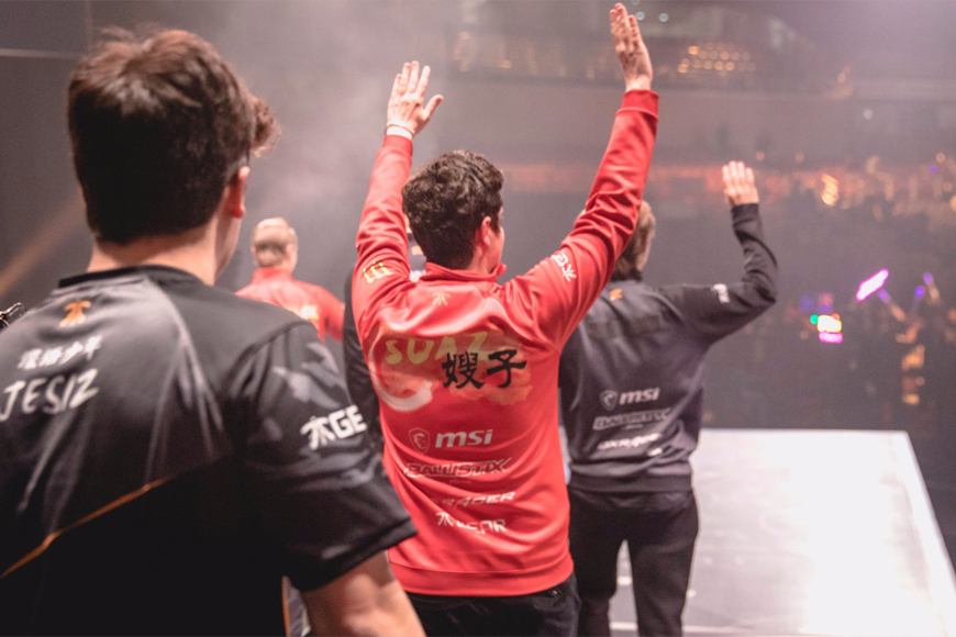 Red jackets, music... and chicken wings: Fnatic & Team Dignitas make ...