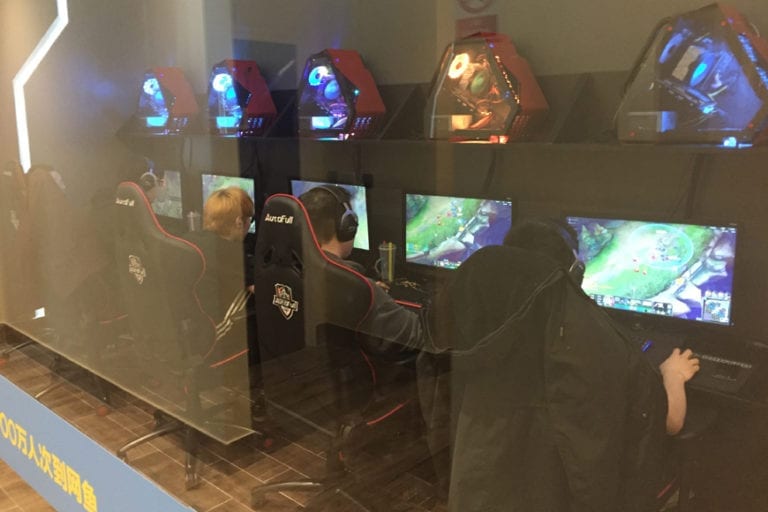 We visit the new Wanyoo UK Esports Studio in London: Check out our ...