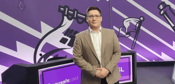 UK caster Aux joins LPL English language broadcast team for 2022 ...