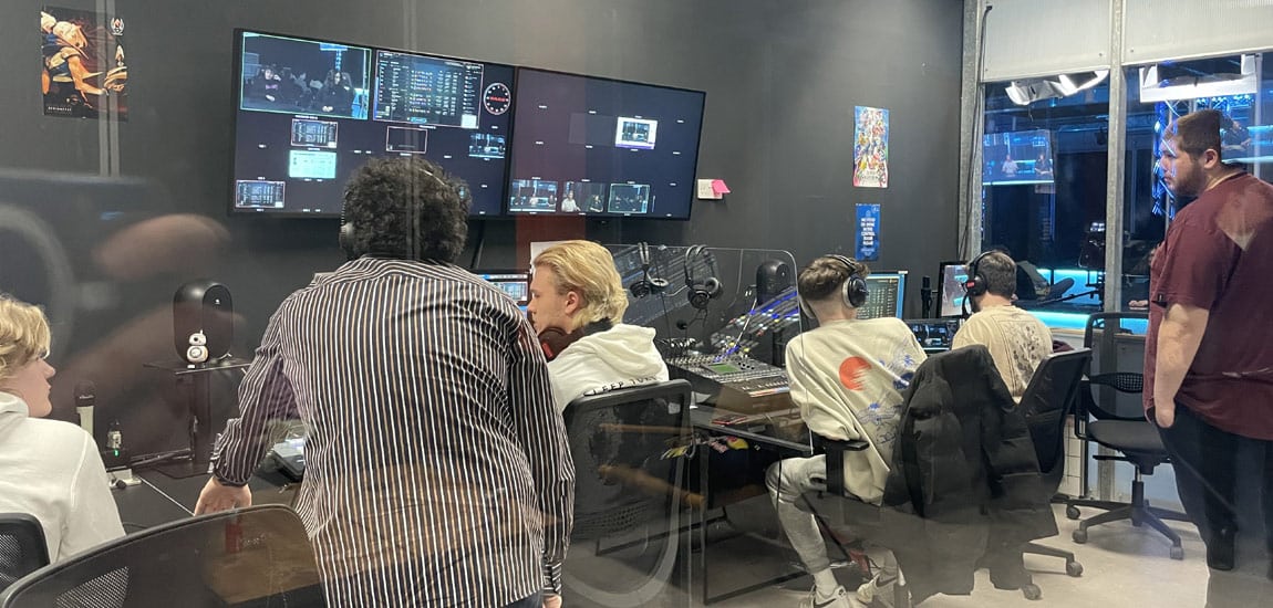 Interviews from the first live Fourth Wall event featuring UK LoL ADC ...